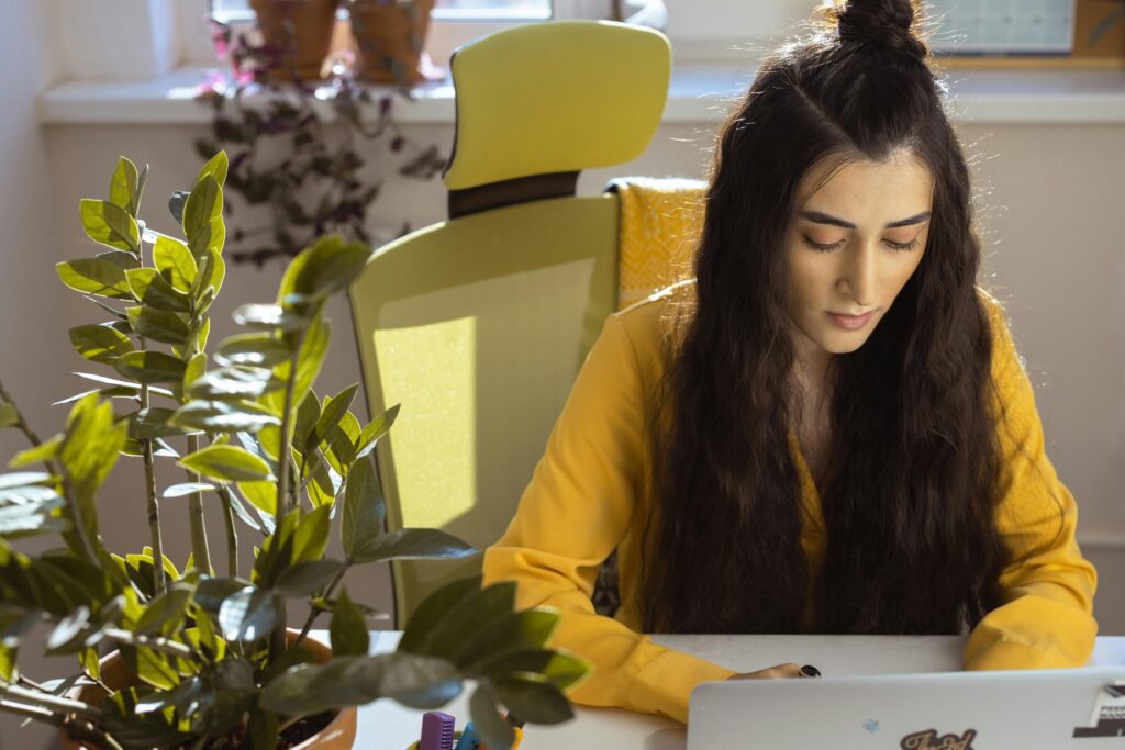 Casting mujeres de 18 a 40 años que midan entre 1,70 - 17,44cm con pelo largo y negro para ...